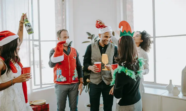 7 Aktivitas Seru untuk Merayakan Natal di Kantor Bersama Rekan Kerja