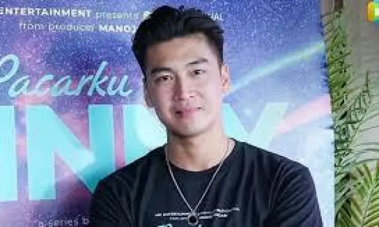 Agama Anrez Adelio, Dikenal Agamis Namun Kini Jadi Sorotan Publik